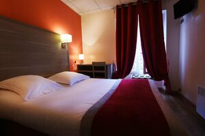 Amadeus Hotel (Bourgogne-Franche-Comté, Nièvre, Arrondissement de Clamecy, Grenois, Rue Claude Tillier), otel  Paris'ten