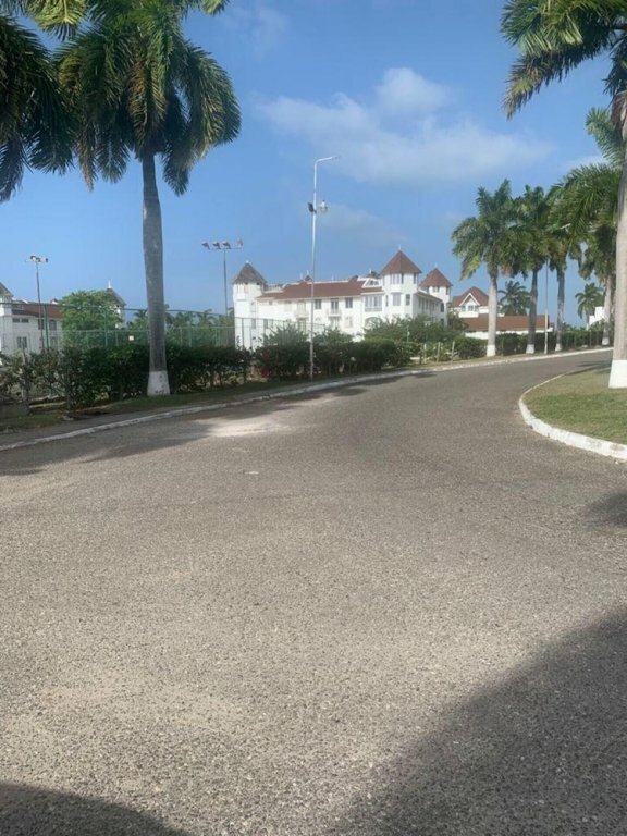 Otel Beautiful 1-bed Beach Side Studio in Montego Bay, Montego Bay, foto