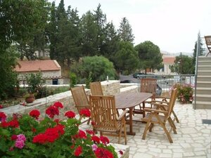 Aunt Maria's (Paphos District, Kosti Christodoulou), otel  Larnaka İlçesi'nden