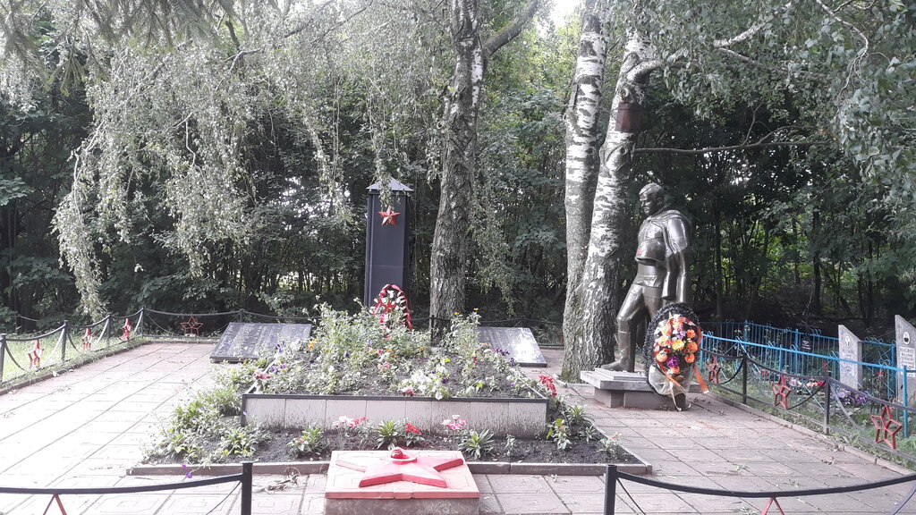Anıt, heykel Братская могила советских воинов, Orlovskaya oblastı, foto