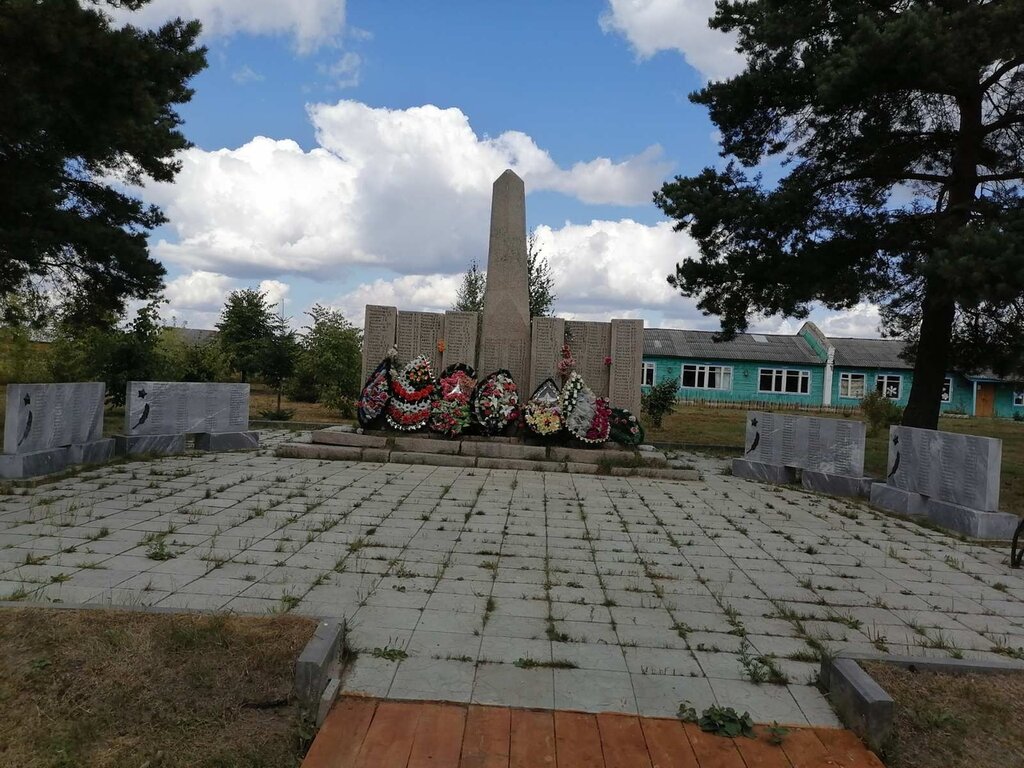 Anıt, heykel Обелиск воинам, павшим в годы Великой Отечественной войны, Tümen (Tiumenskaya) oblastı, foto
