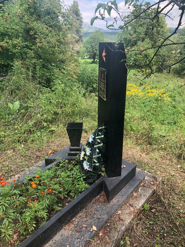 Anıt, heykel Братская могила военнопленных, расстрелянных фашистскими оккупантами в 1942 г., Krasnodarski krayı, foto