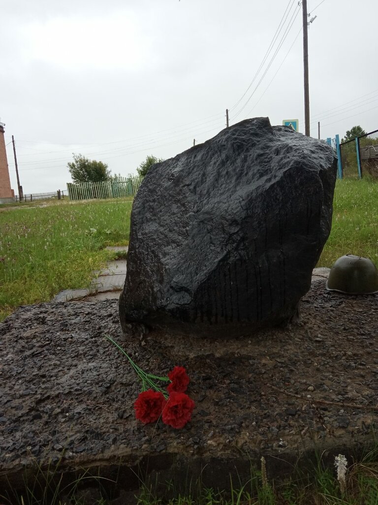 Anıt, heykel Камень памяти воинам, павшим в годы Великой Отечественной войны, İrkutskaya oblastı, foto