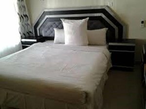 Muuka Gardens and Lodge (Chalochesu Crescent No:3745, Itawa), otel  Ndola'dan