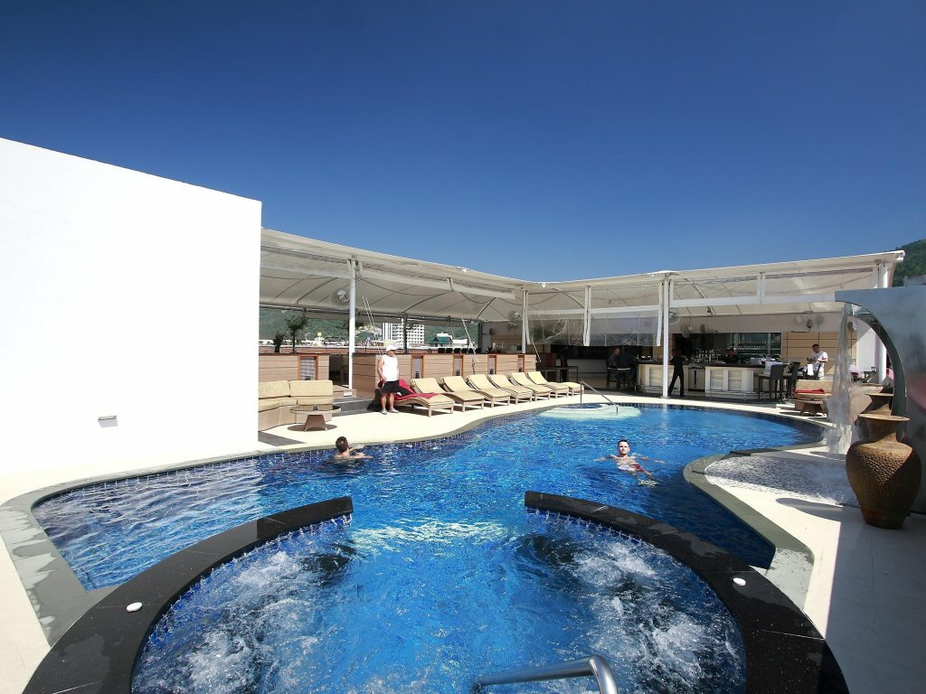 Kısa süreli konaklama Absolute Bangla Suites by Lofty, Phuket Eyaleti, foto