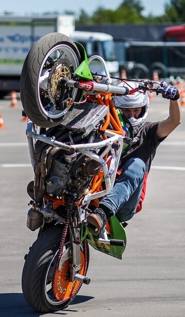 Motosiklet okulu Stunt Madness Team, Moskova, foto
