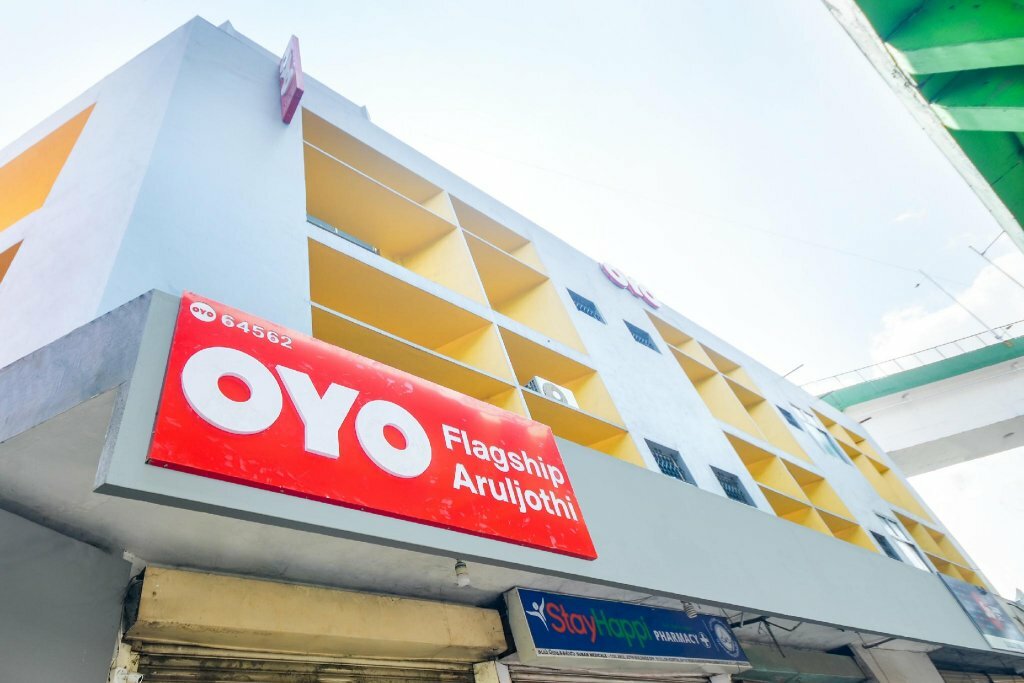 Otel Oyo Flagship 64562 Hotel Aruljothi Gandhipuram Bus Terminus, Koyamutthur, foto