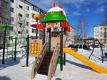 Playground (Yamalo-Nenets Autonomous Area, Nadymskiy rayon, Nadym, mikrorayon 7A), oyun alanı  Nadym'dan
