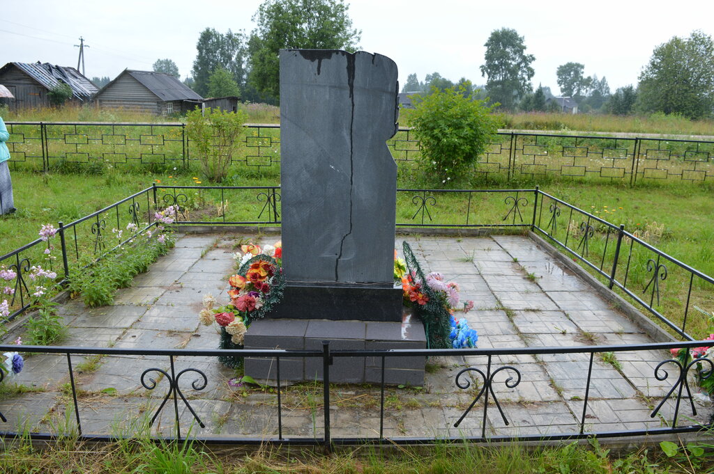 Anıt, heykel Стела памяти Великой Отечественной войны, Vologodskaya oblastı, foto