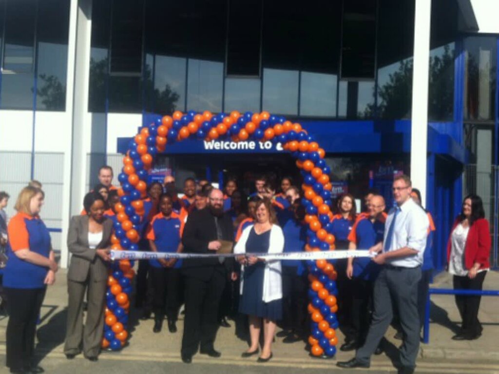 i̇ndirim ve fırsat sistemleri B&m Home Store with Garden Centre, Londra, foto