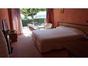 83 Hotel (Provence-Alpes-Côte d'Azur, Var, Arrondissement de Toulon, Le Lavandou, Avenue du Levant), otel
