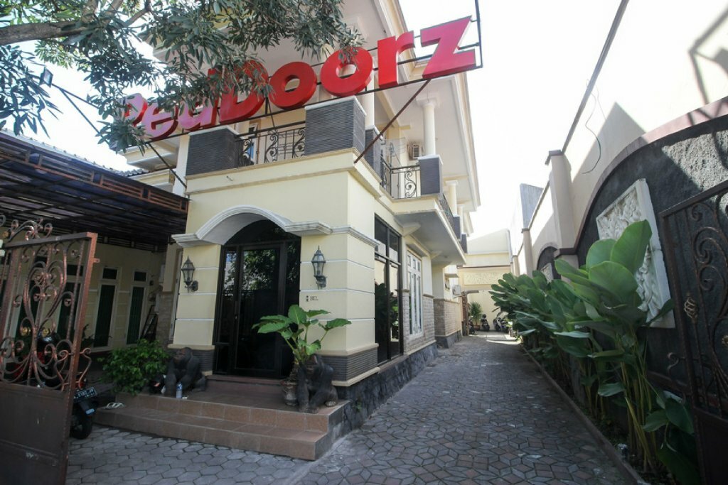 Otel RedDoorz Plus near Rumah Sakit Jih, Dünya, foto