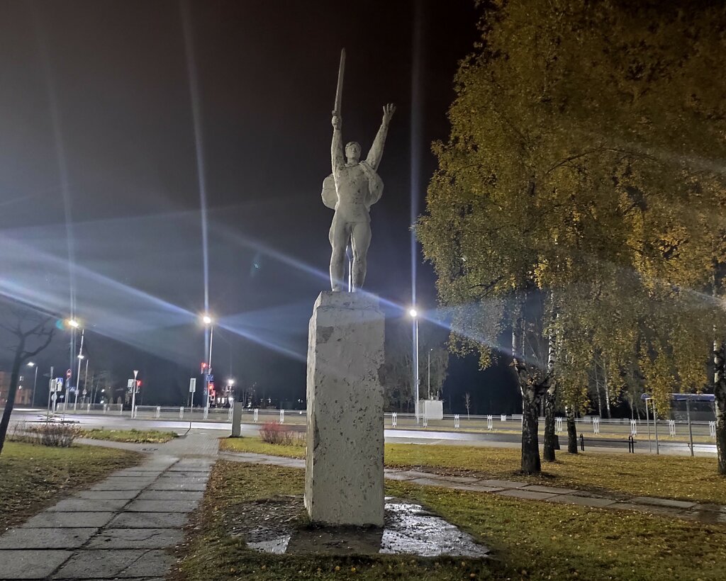 Anıt, heykel Воин с мечом, Minsk, foto