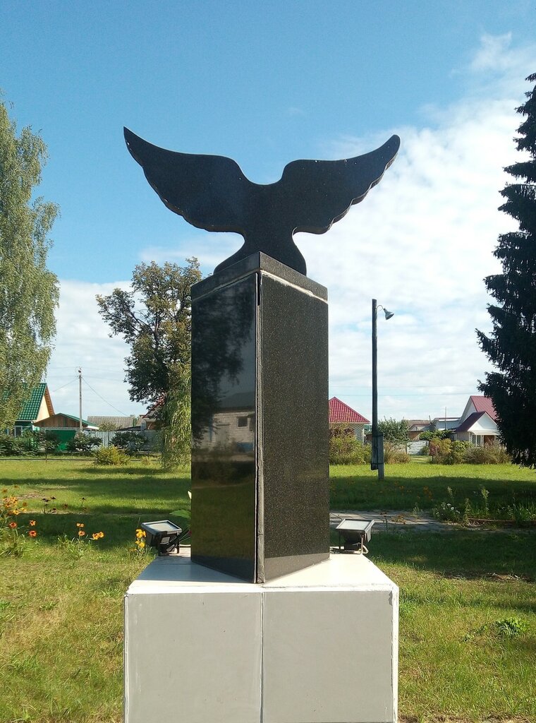 Anıt, heykel Памятник односельчанам – участникам воинских конфликтов в п. Стеклянная Радица, Brianskaya oblastı, foto