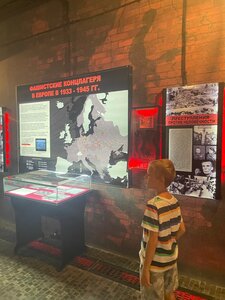 Мемориал жертвам фашистской оккупации Крыма 1941-1944 гг. Концлагерь Красный (улица Белова No:44, село Мирное), müzeler ve sanat galerileri  Kırım Cumhuriyeti'nden