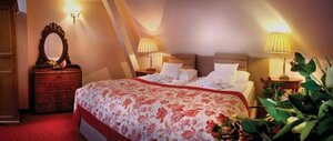 Palac Na Wodzie (Lower Silesian Voivodeship, Powiat Jeleniogórski, Podgórzyn, Staniszów), otel  Aşağı Silesyan Voyvodalığı'ndan