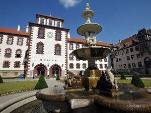 Hotel im Kaiserpark (Thuringia, Schmalkalden-Meiningen, Meiningen, Günter-Raphael-Straße), otel  Meiningen'den