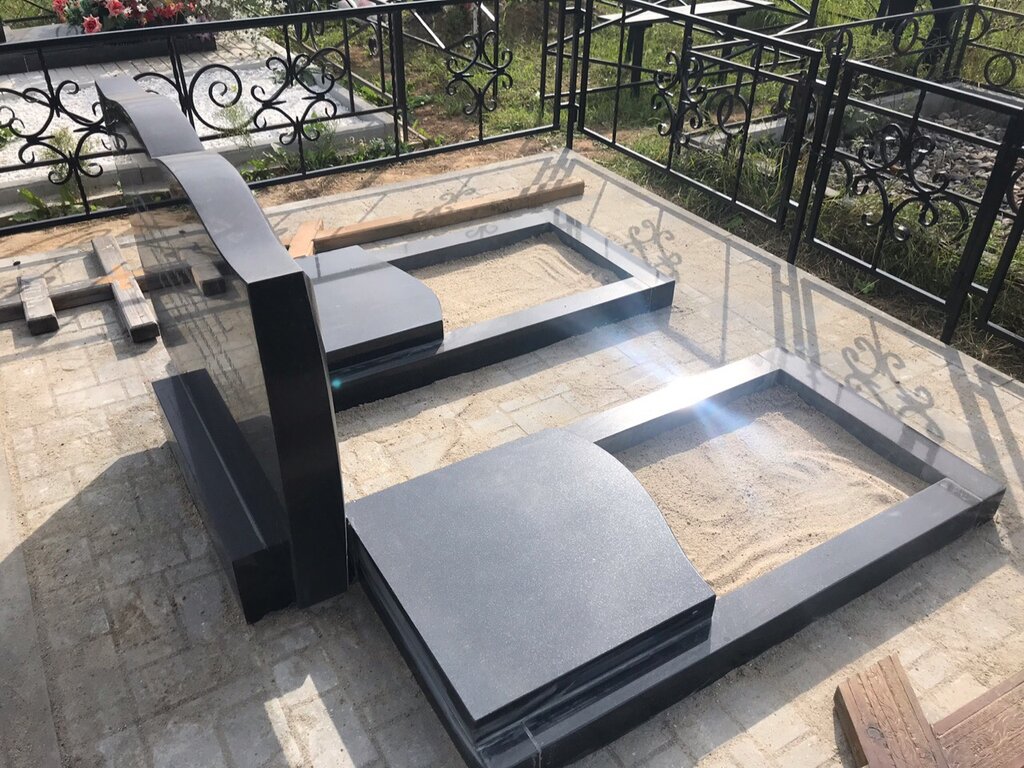 Heykel ve mezarlık taşı üreticileri Vechnaya pamyat, Yaroslavl, foto