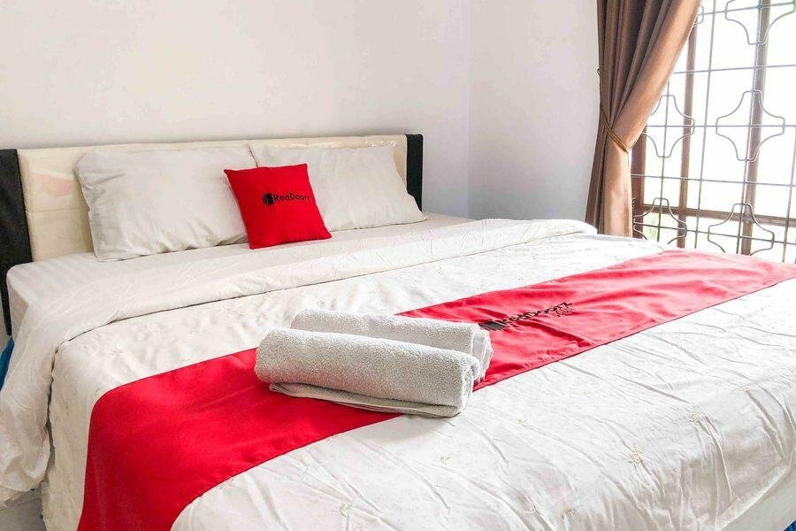 Otel RedDoorz near Eco Green Park Batu, , foto