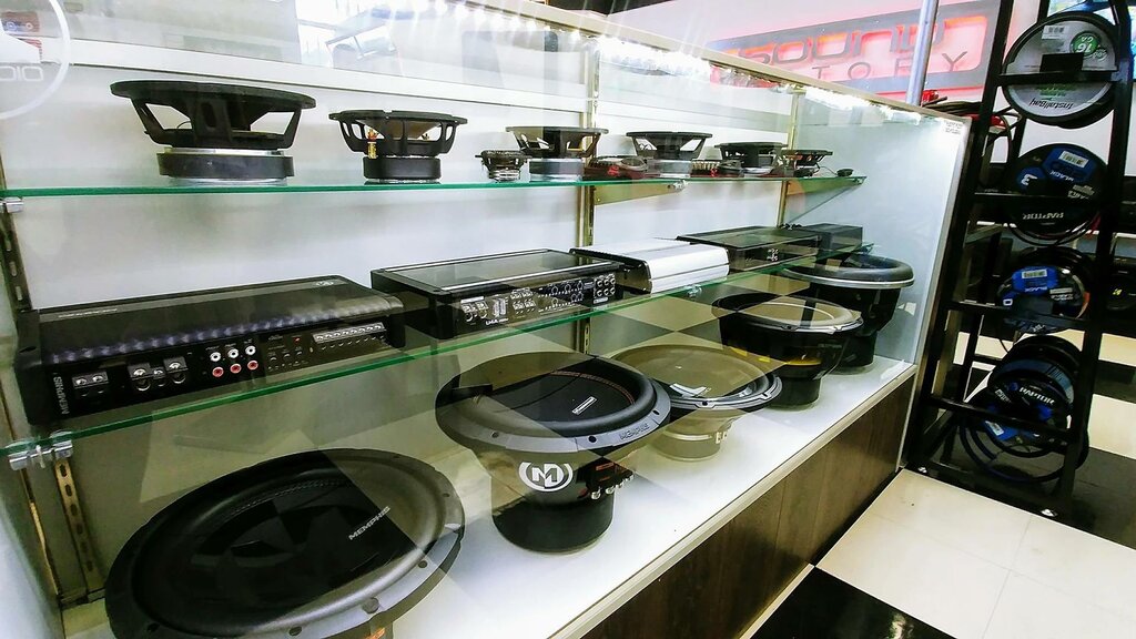 Araç camlarının renklendirilmesi The Sound Factory, Knoxville, foto