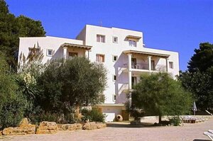 Benet Los Pinares Apartments (Murcia, Calle Mistral, 11), otel  Santa Eulalia del Rio'dan