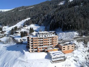 Panorama SPA Aparthotel Schillerhof (Salzburg, Sankt Johann im Pongau, Kötschachtaler Straße, 5), otel  Bad Gastein'dan