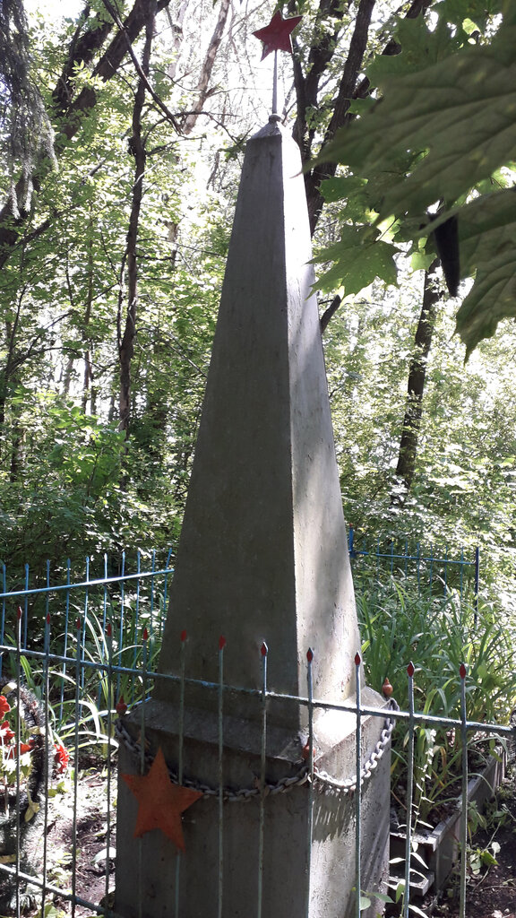 Anıt, heykel Братская могила латышских стрелков, Orlovskaya oblastı, foto