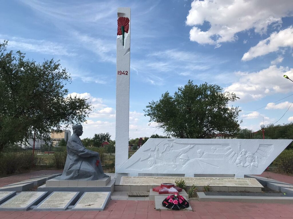 Anıt, heykel Скорбящая Мать, Kalmukya, foto