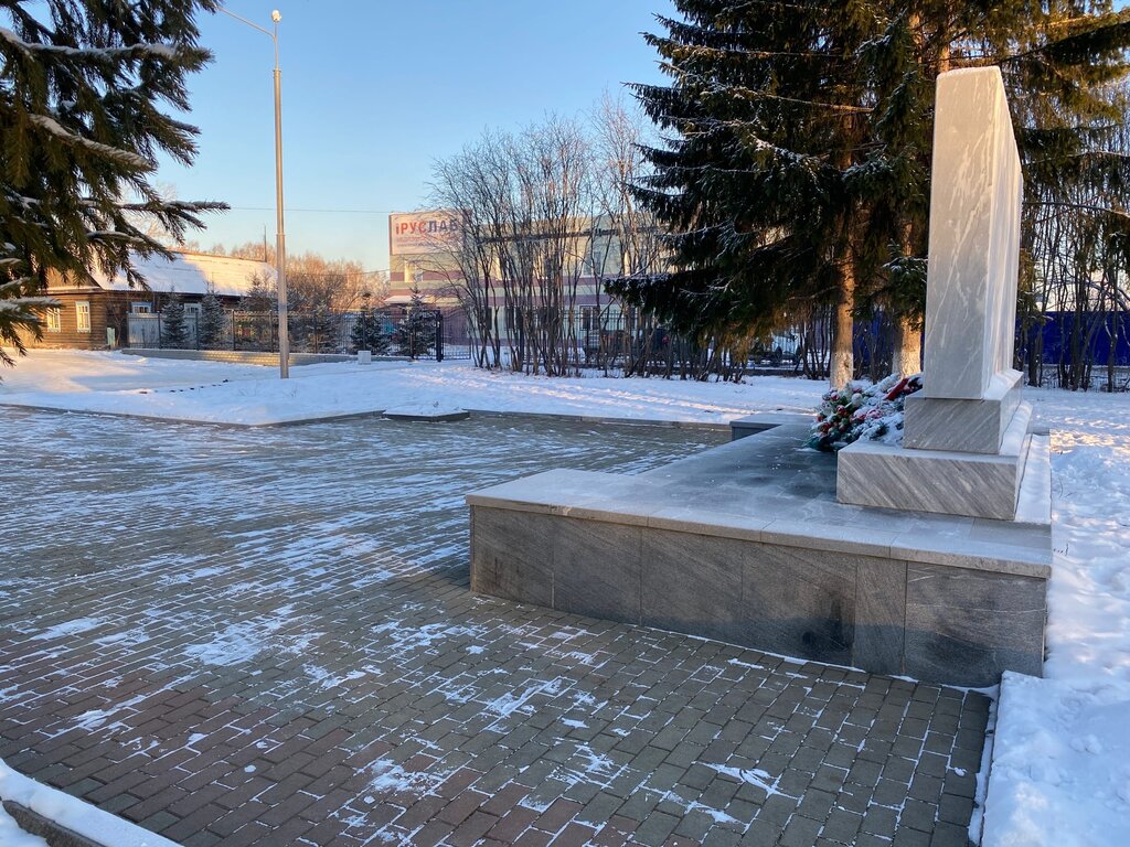Anıt, heykel Жителям поселка Совхозный павшим в боях за Родину, Yekaterinburg, foto