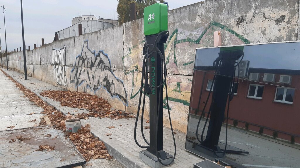Elektrikli oto şarj istasyonları Станция зарядки электромобилей, Minsk, foto
