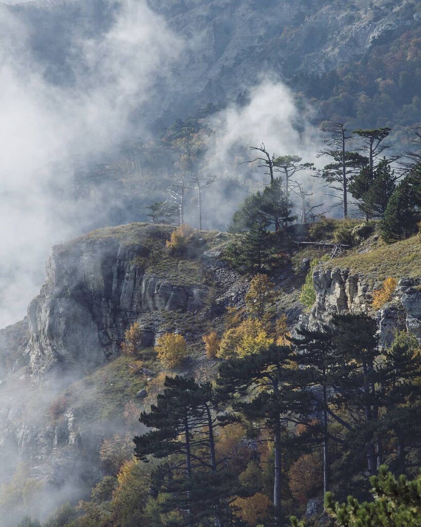 Dağ zirvesi Скалы Равкульнын-Хаясы, Kırım Cumhuriyeti, foto