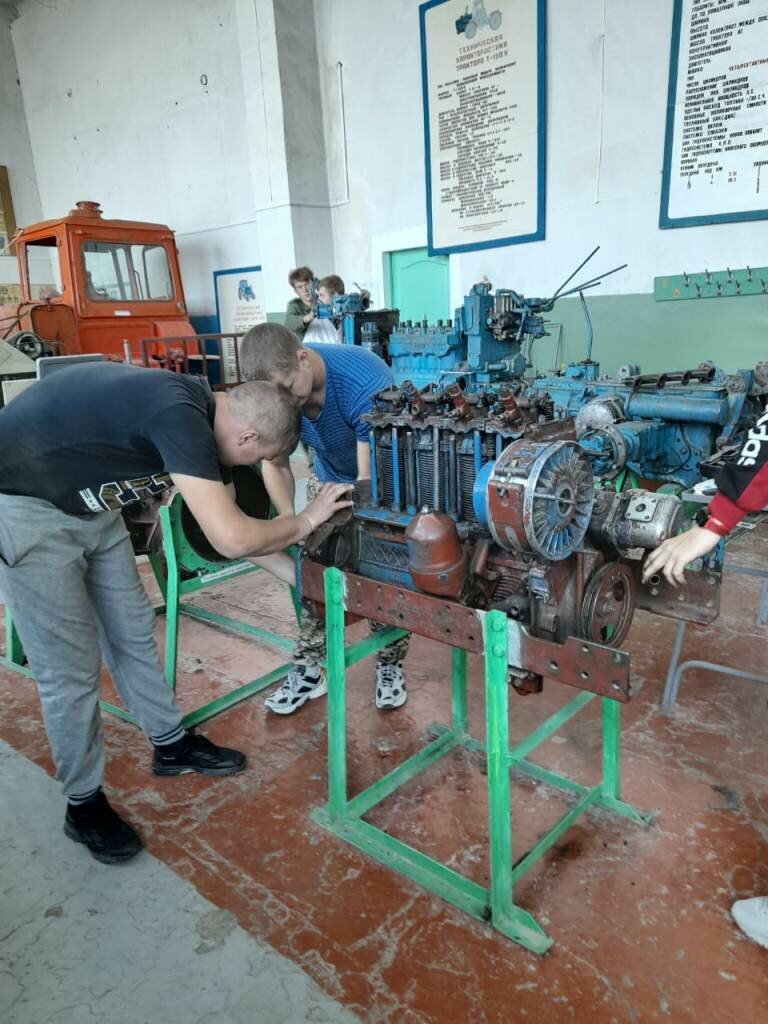 Meslek yüksekokulu Novouzensky agrotekhnologichesky tekhnikum, Novouzensk, foto