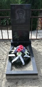 Могила летчика А.Т. Барышнева, погибшего в период Сталинградской битвы (Volgograd Region, Leninskiy rayon, selskoye poseleniye Ilyichyovskoye, posyolok Put Ilyicha, ulitsa Baryshneva), anıt, heykel  Volgogradskaya oblastından