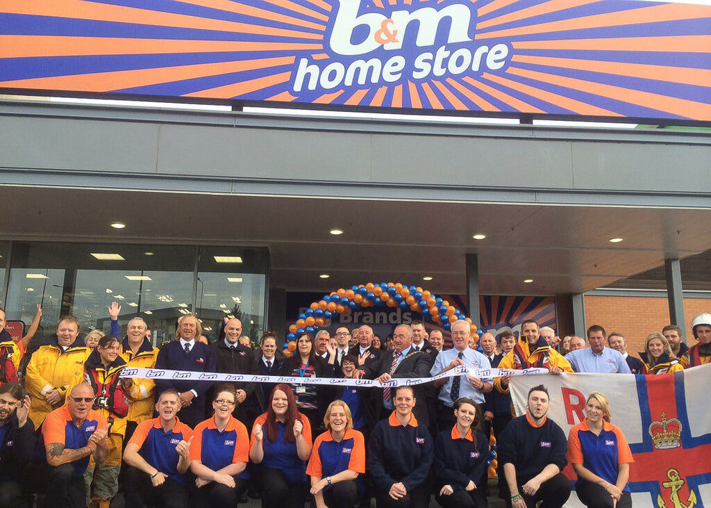 Şans oyunları B&m Home Store with Garden Centre, Holyhead, foto