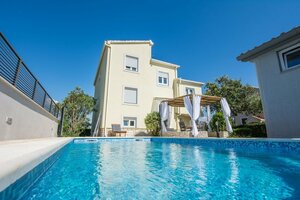 House Moonstone (Zadar), otel  Zadar'dan