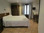Hostal la Campana (Comunidad Autónoma de Castilla-La Mancha, Toledo, Calle Campana, 10), otel  Toledo'dan