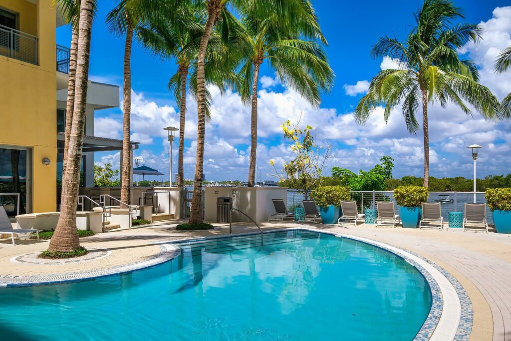 Emlak ofisi Moda North Bay Village Apartments, Florida Eyaleti, foto