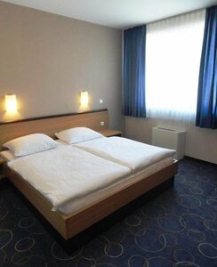 Hotel Bela Krajina (Državna cesta D228), otel  Dünya'dan