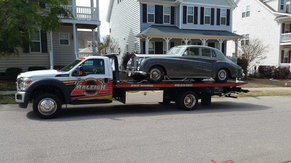 Kamyon ve ağır vasıta satış ve servis firmaları Raleigh Towing & Recovery, Roli, foto