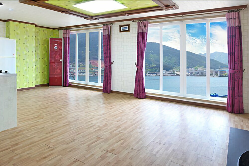 Otel Tongyoung Tower Pension, Güney Gyeongsang İli, foto
