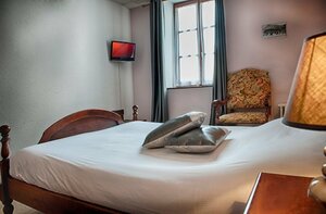 Logis Hotel De France St Andre (Auvergne-Rhône-Alpes, Isère, Arrondissement de Vienne, La Côte-Saint-André, Place Saint André), otel