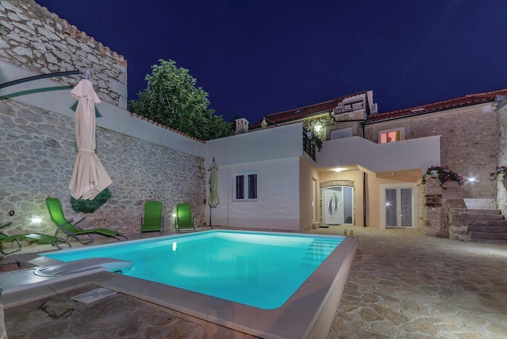 Otel Nice Home in Zadar With Wifi and 4 Bedrooms, Zadar Bölgesi, foto