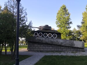 Героям танкистам 50-й танковой дивизии, защищавшим г. Сураж от немецко-фашистських захватчиков в августе 1941 года (Fabrichnaya ulitsa No:6А), teknoloji anıtı  Suraj'dan