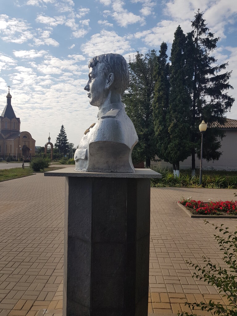 Anıt, heykel Бюст Прокопенко Г. Д., Belgorodskaya oblastı, foto