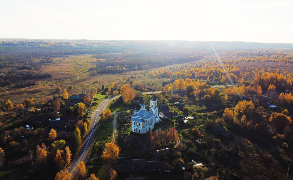 Ortodoks kiliseleri Tserkov Preobrazheniya Gospodnya V Spas-Smerdino, Yaroslavskaya oblastı, foto