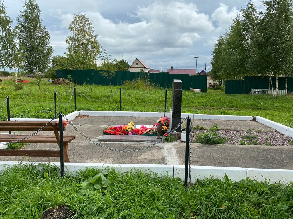 Anıt, heykel Братская могила, Saint‑Petersburg ve Leningradskaya oblastı, foto