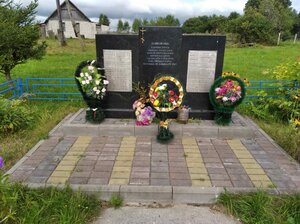 Памятник на месте расстрела мирных жителей (Bryansk Region, Zhukovskiy munitsipalny okrug, derevnya Uprusy), anıt, heykel  Brianskaya oblastından