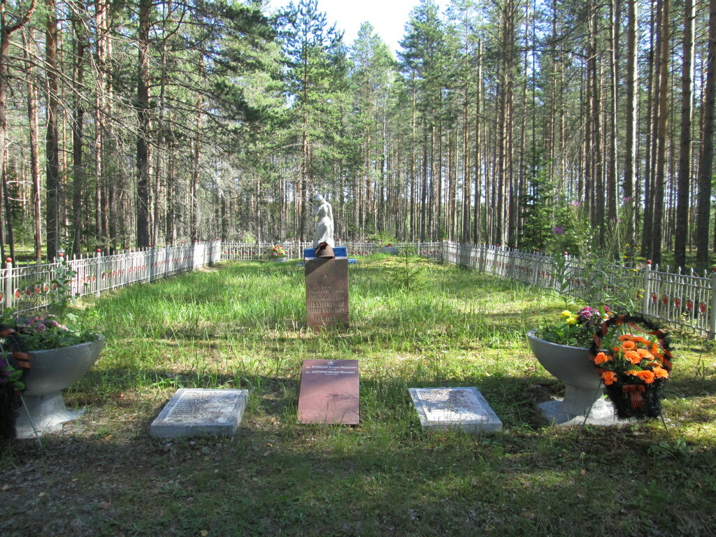 Anıt, heykel Воинское захоронение № 32, Karelya, foto