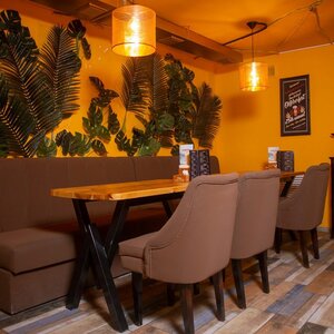 Broadway Street (Maqtaı Saǵdıev kóshesi No:33), kafe  Kökşetav'dan