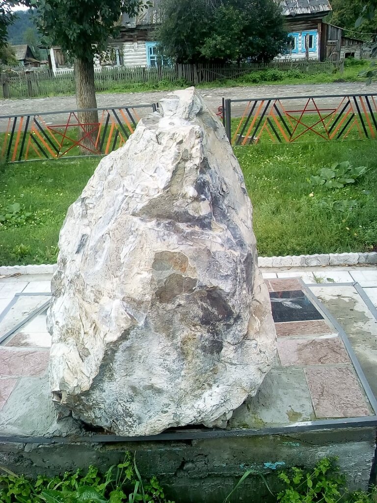 Anıt, heykel Обелиск Славы, погибшим в ВОВ, Altay Cumhuriyeti, foto